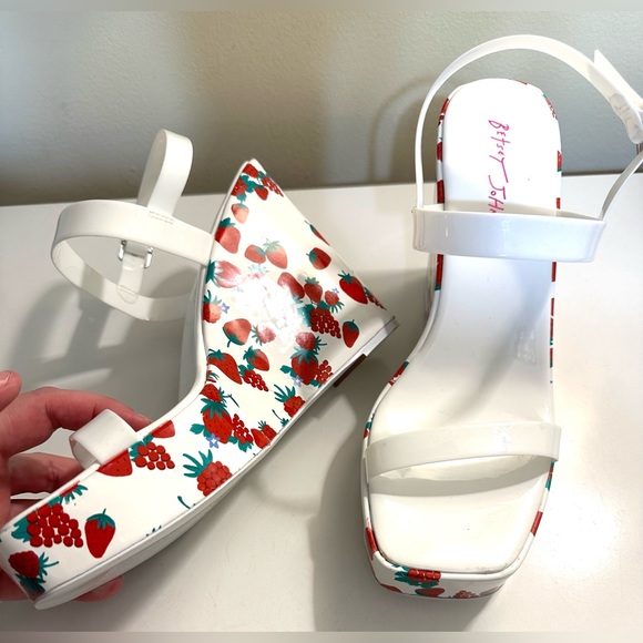 Betsey Johnson | Shoes | New Betsey Johnson Landry Berry Platform Wedge ...